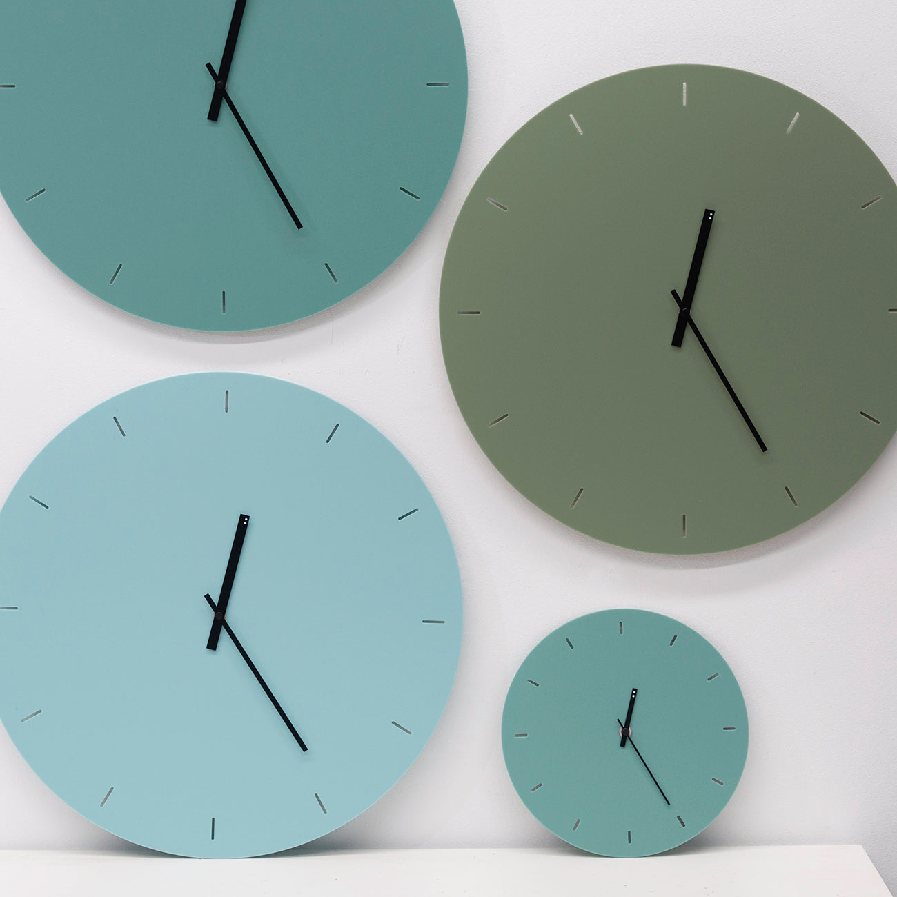 Go Green with the Minimalist wall clock – TOO DESIGNS